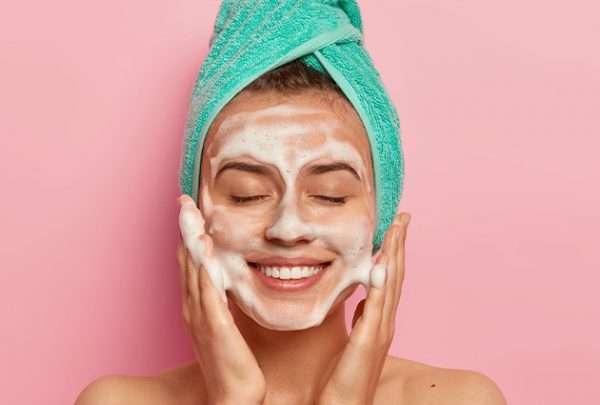 How To Choose The Right Face Wash For Dry Skin | Plix